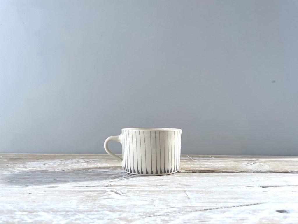Wonki Ware Squat Mug Vertical Lined - Warm Grey – Wonki Ware UK