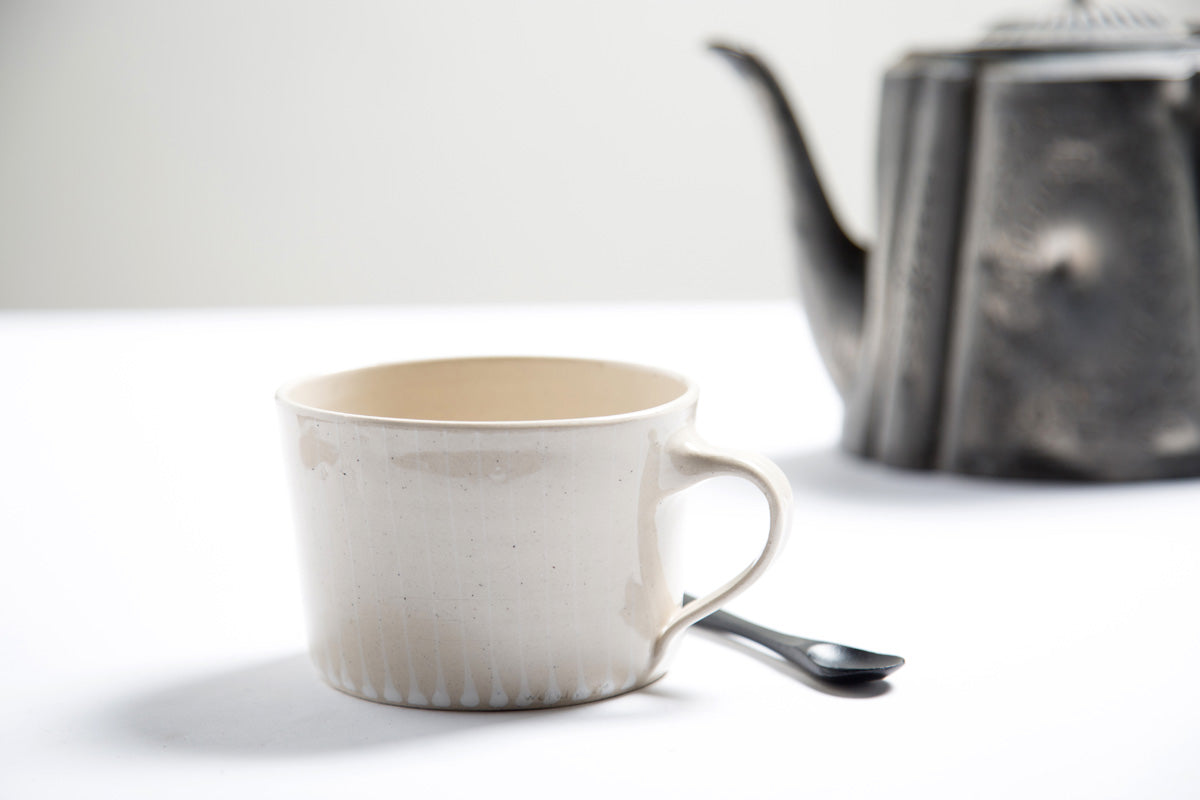 Wonki Ware Squat Mug Vertical Lined - White – Wonki Ware UK