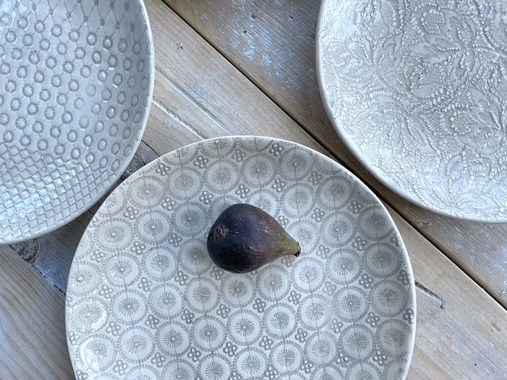 Wonki Ware Side Plates 23cm - Patterned Warm Grey - Set of 4 – Wonki ...